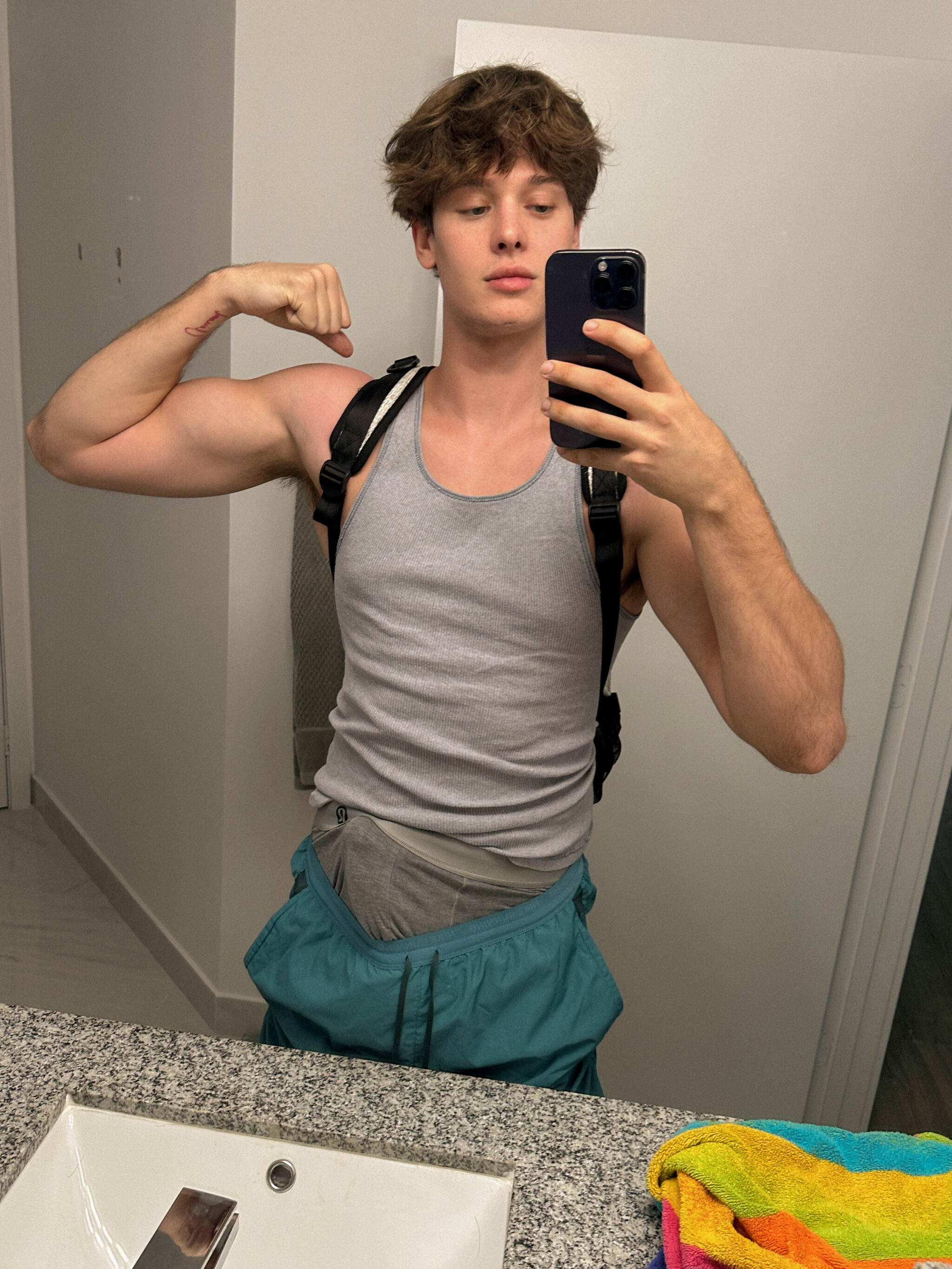 I wonder if anyone in the locker room noticed : r/Bulges