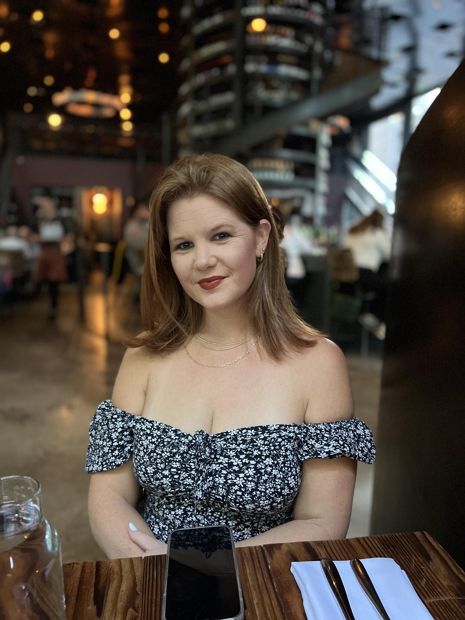 Redhead Wife On a Little Dinner Date! : r/cougars_and_milfs_sfw