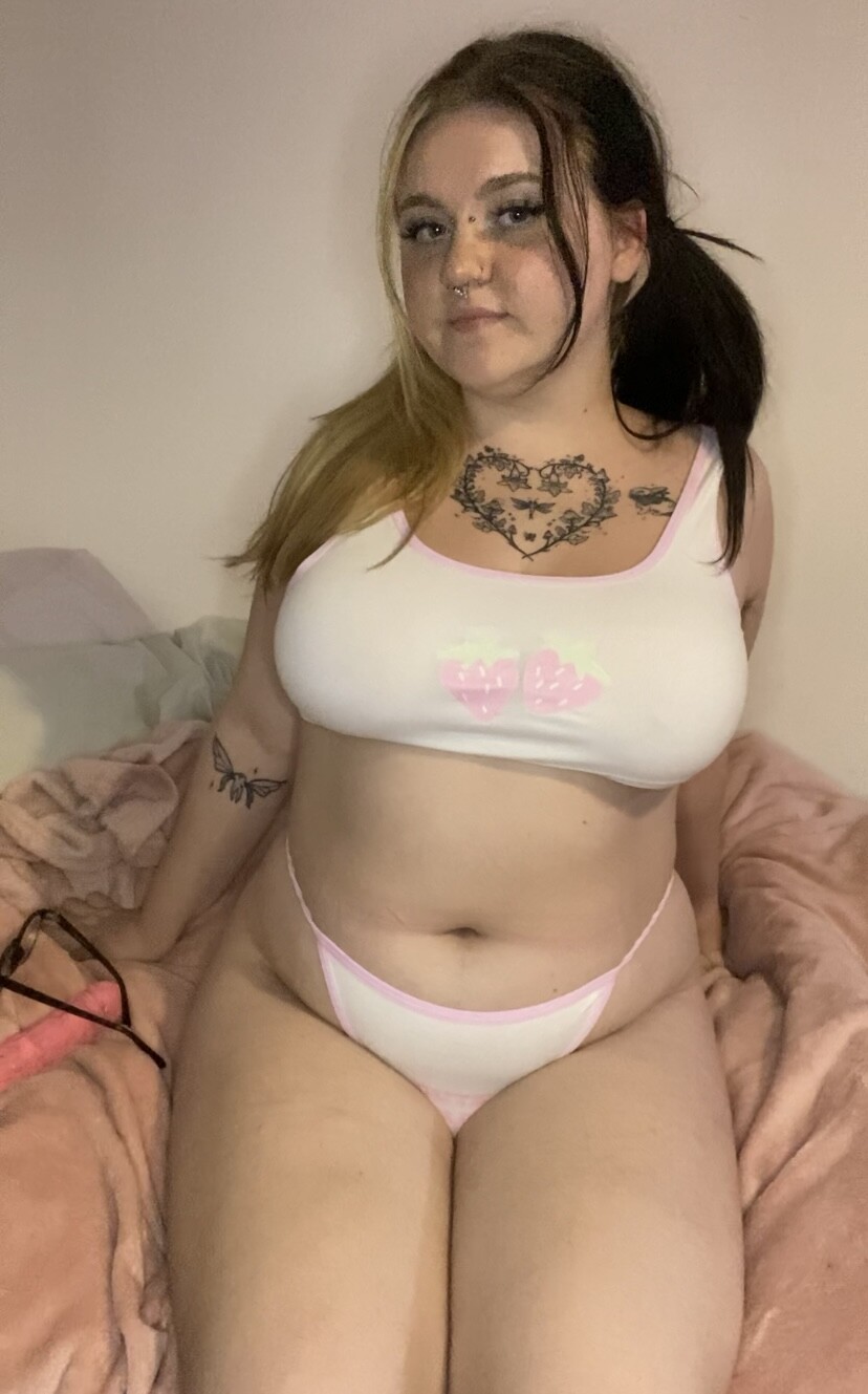 4'11, guess my bra size! : r/TeenBeauties