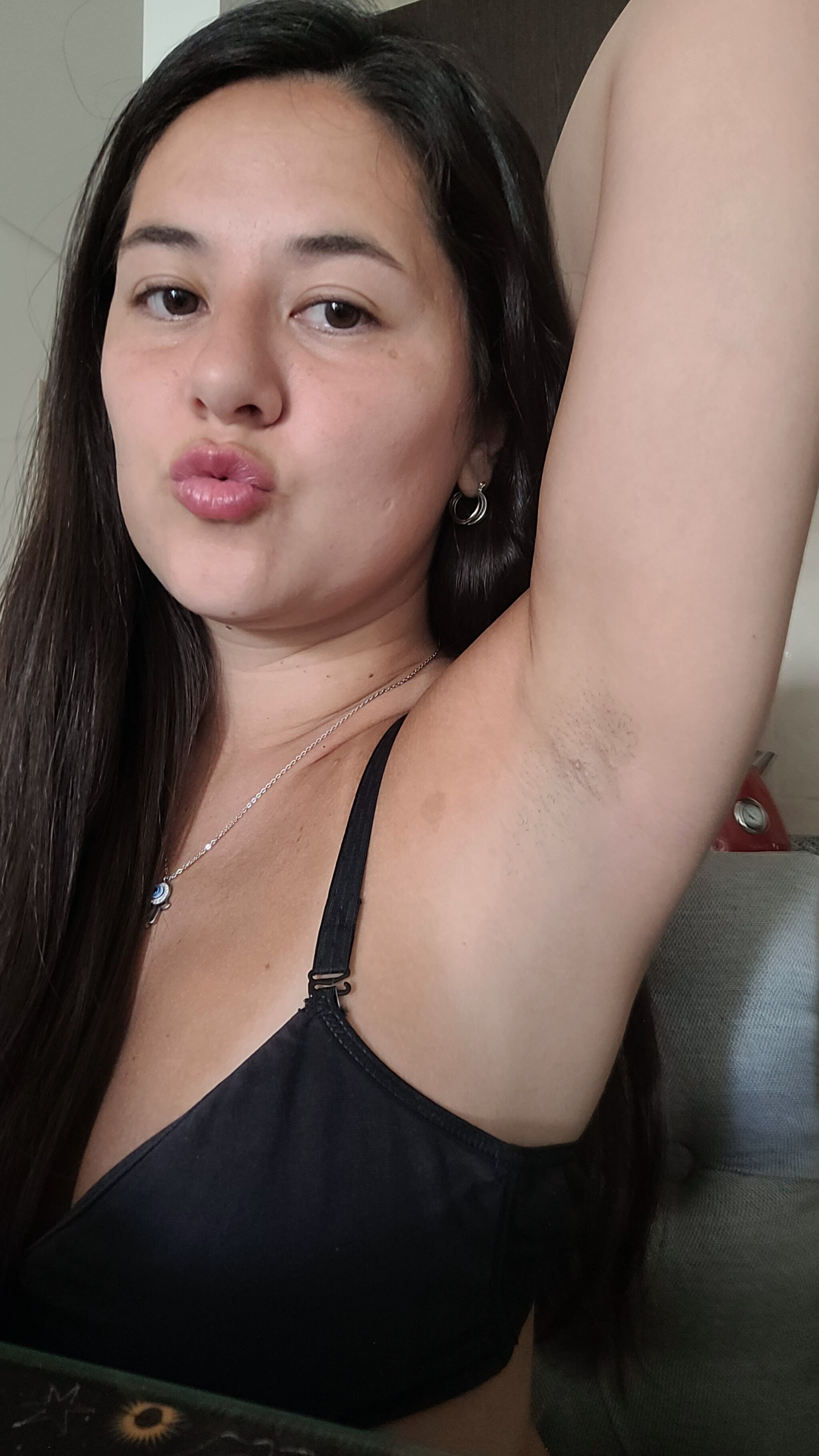 smell my sweaty armpits : r/armpitfetish