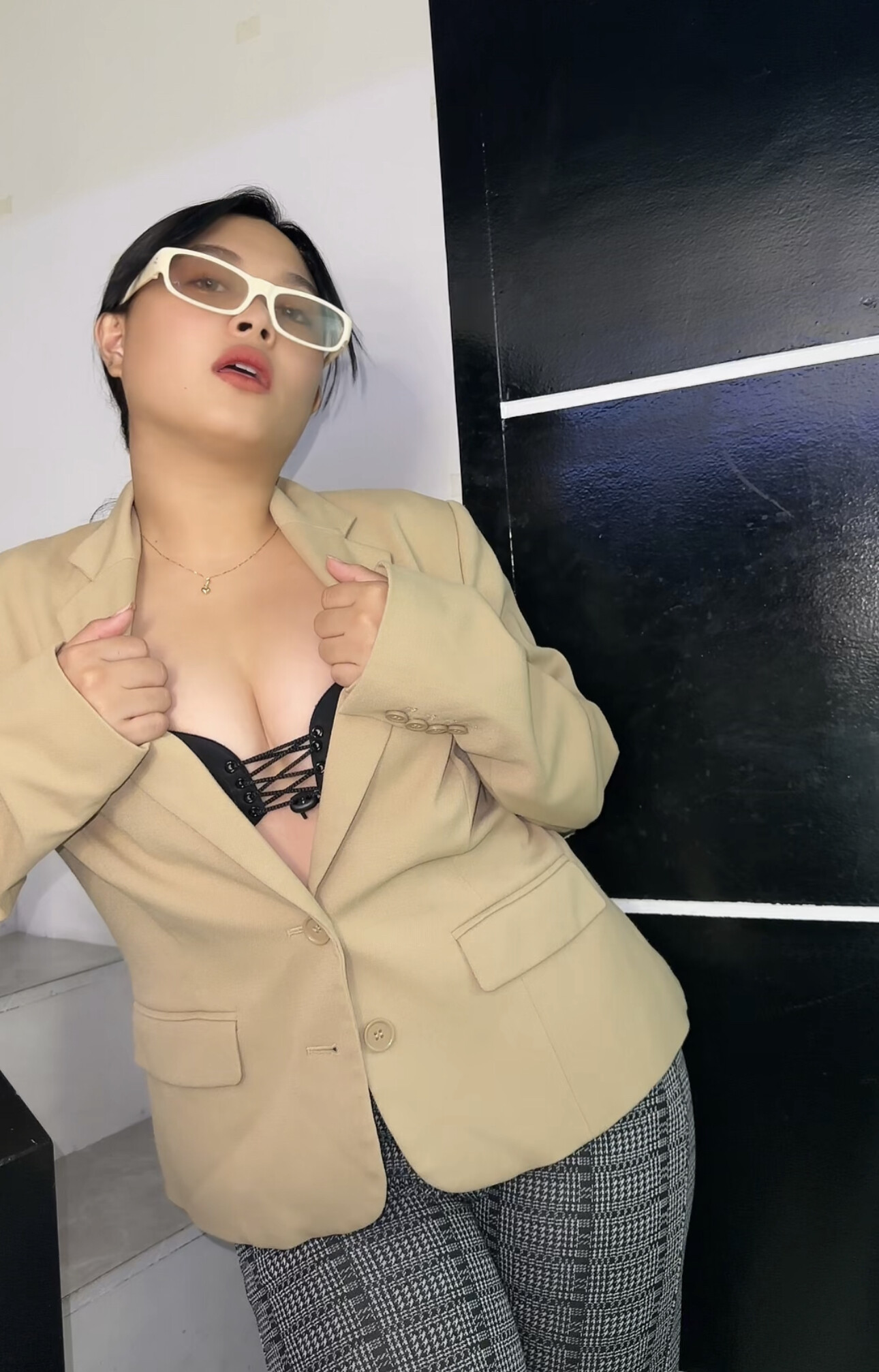 Your Hot Office Lady will take you for an overtime : r/NudeNonNude